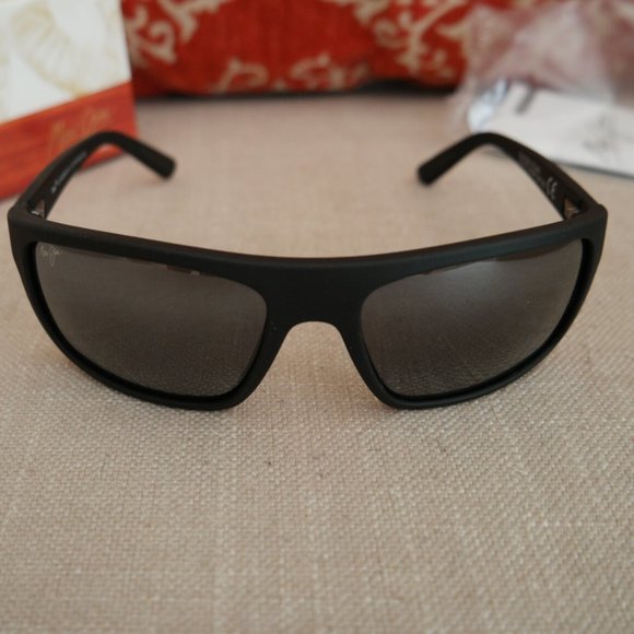 Maui Jim | Accessories | Maui Jim Byron Bay Wrap Sunglasses Matte Black ...
